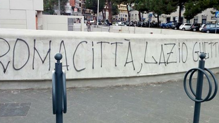 Roma, scritte antisemite contro la Lazio: e la stampa rimane in ... Roma, scritte antisemite contro la Lazio: e la stampa rimane in ...