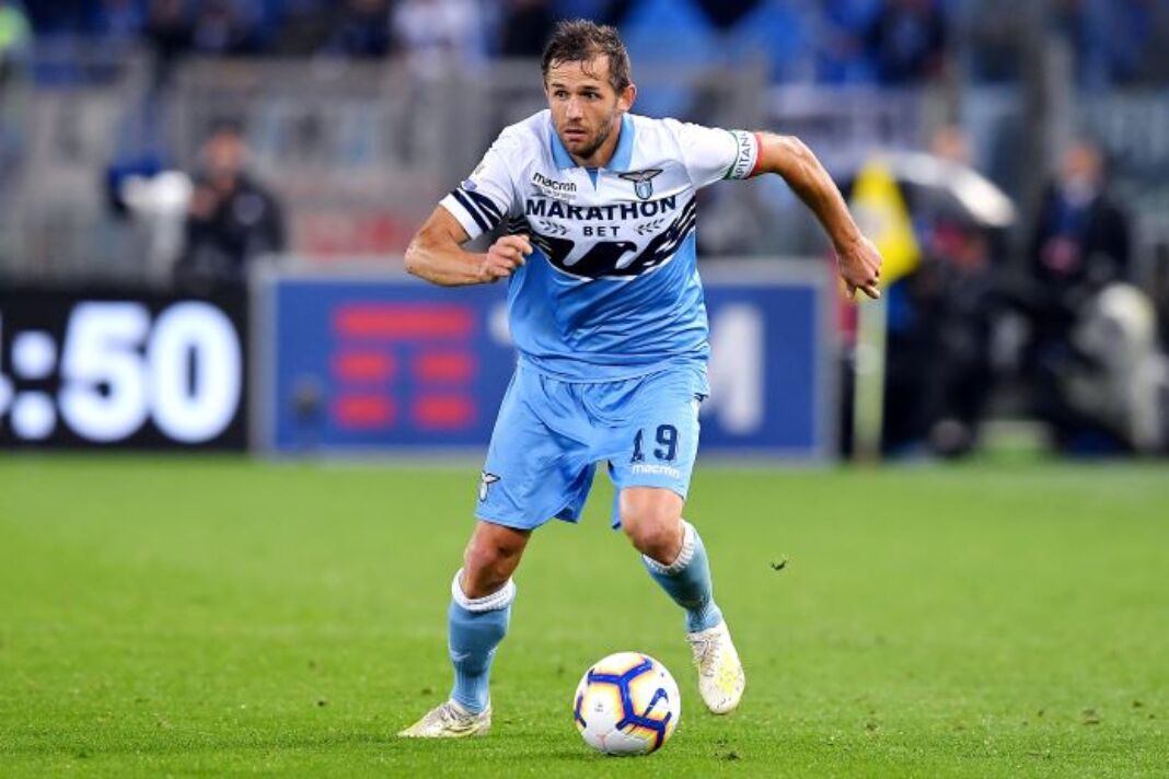 Lazio, pronto il rinnovo di Lulic. E spunta una cuorisità sul 71 ... Lazio, pronto il rinnovo di Lulic. E spunta una cuorisità sul 71 ...