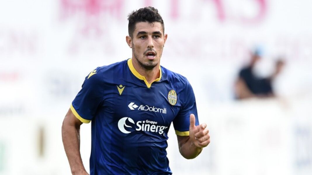 Faraoni, l'ex Verona durante la presentazione con la Fiorentina cita la ...